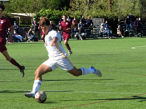 Menlo earns first round knockout of soccer rivalry with Sacred Heart ...