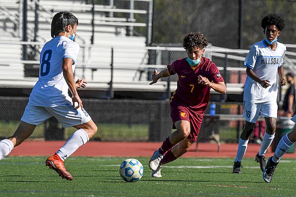 Menlo-Atherton rises to the top of the PAL boys soccer standings - The ...