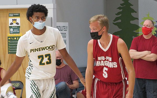 Woodside ends long losing streak to M-A in boys basketball - The Almanac