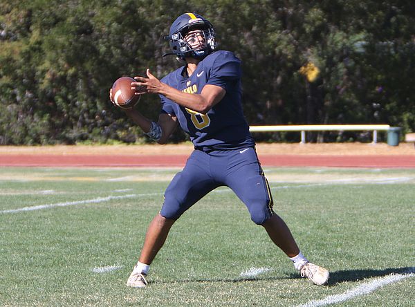 Menlo's aerial attack continues with big football win over Mission ...