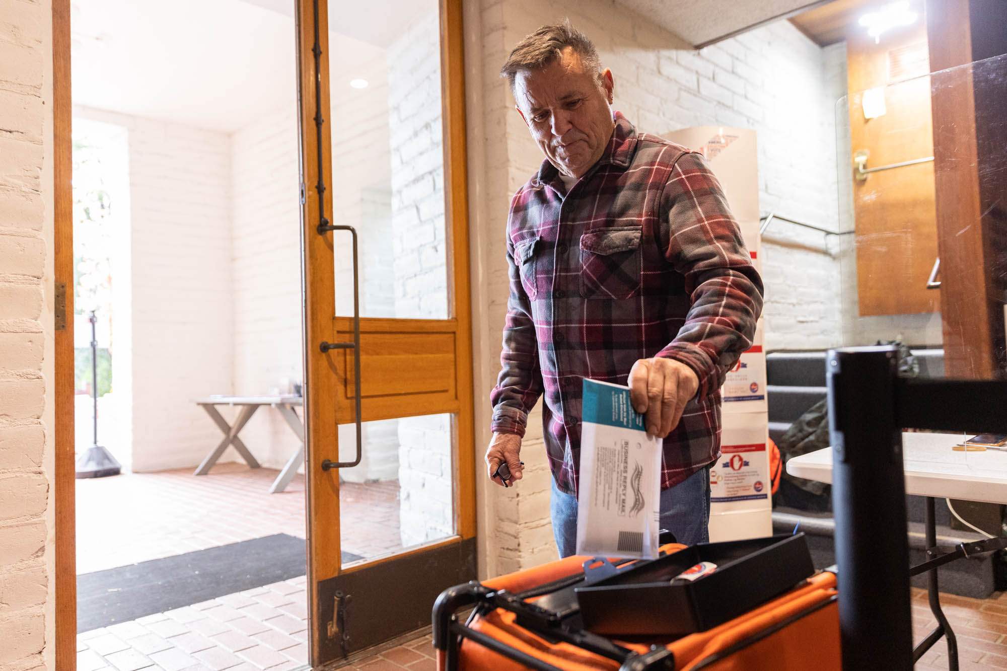 Incumbent Brian Dombkowski takes early lead for Woodside Town Council ...