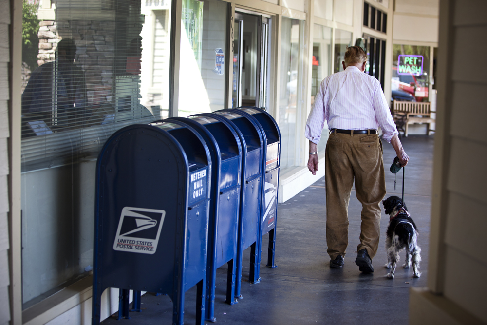 Letter carrier loses postal service keys in armed robbery - The Almanac