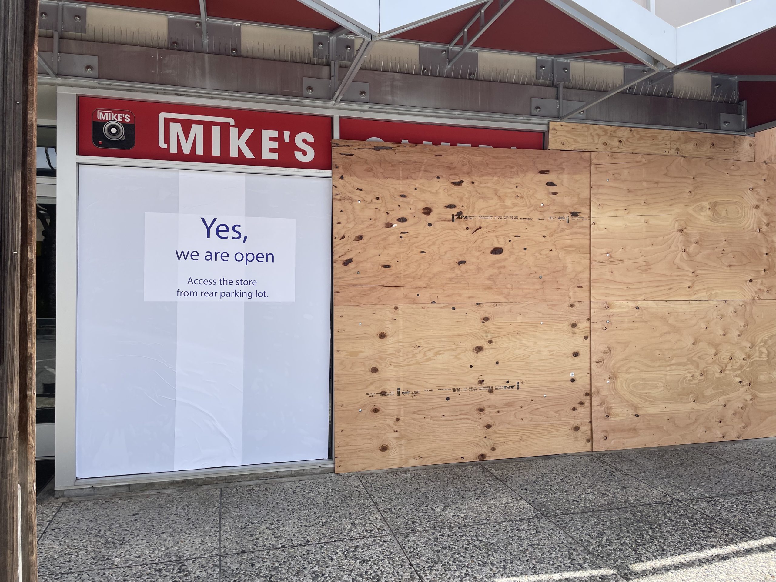 'Smash and grab' at Mike’s Camera in Menlo Park - The Almanac