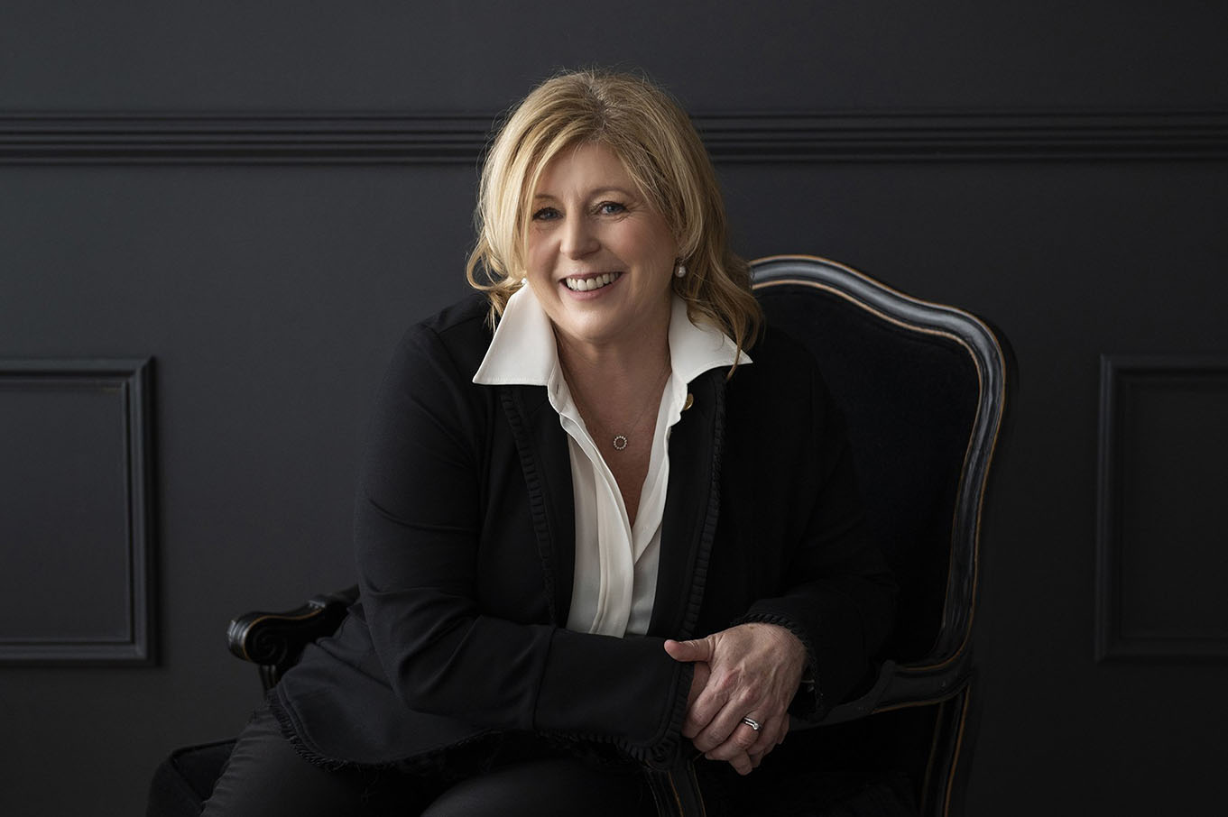 Liane Moriarty discusses her latest book, 'Here One Moment,' at Kepler ...